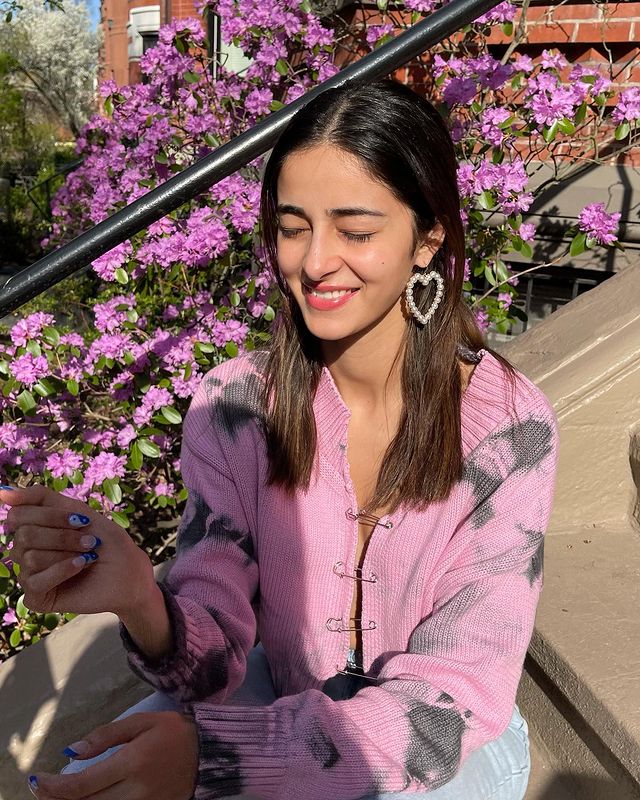 Ananya Panday Bio, Age. Height, Father, Sister, Boyfriend Name, Movies ...